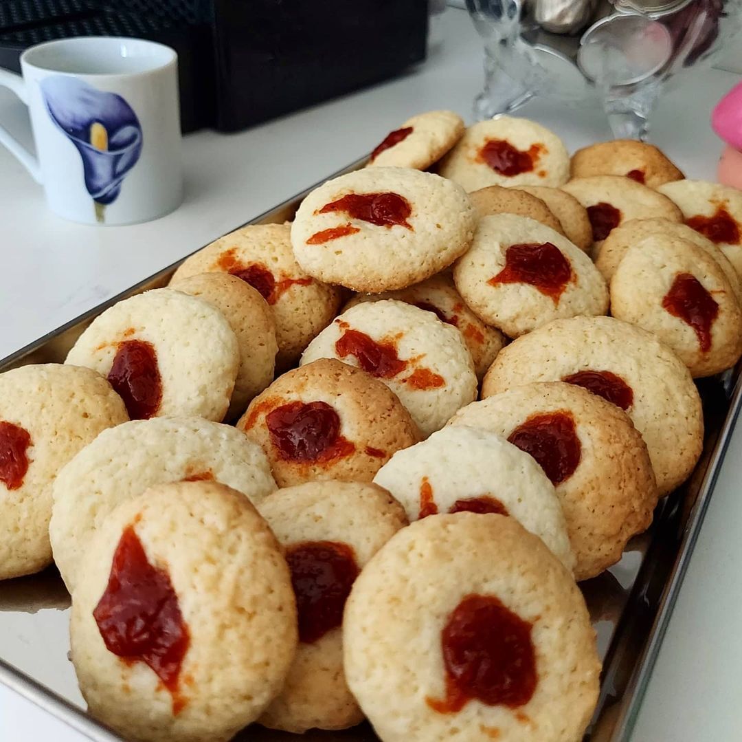 Biscoitos de nata com coco e goiabada - Receiteria