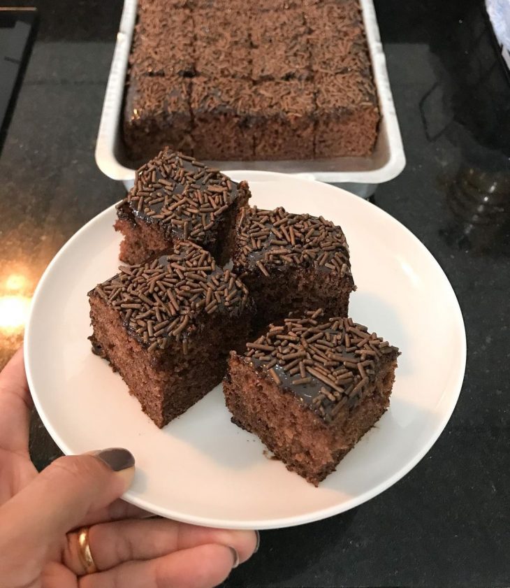 Bolo de chocolate simples