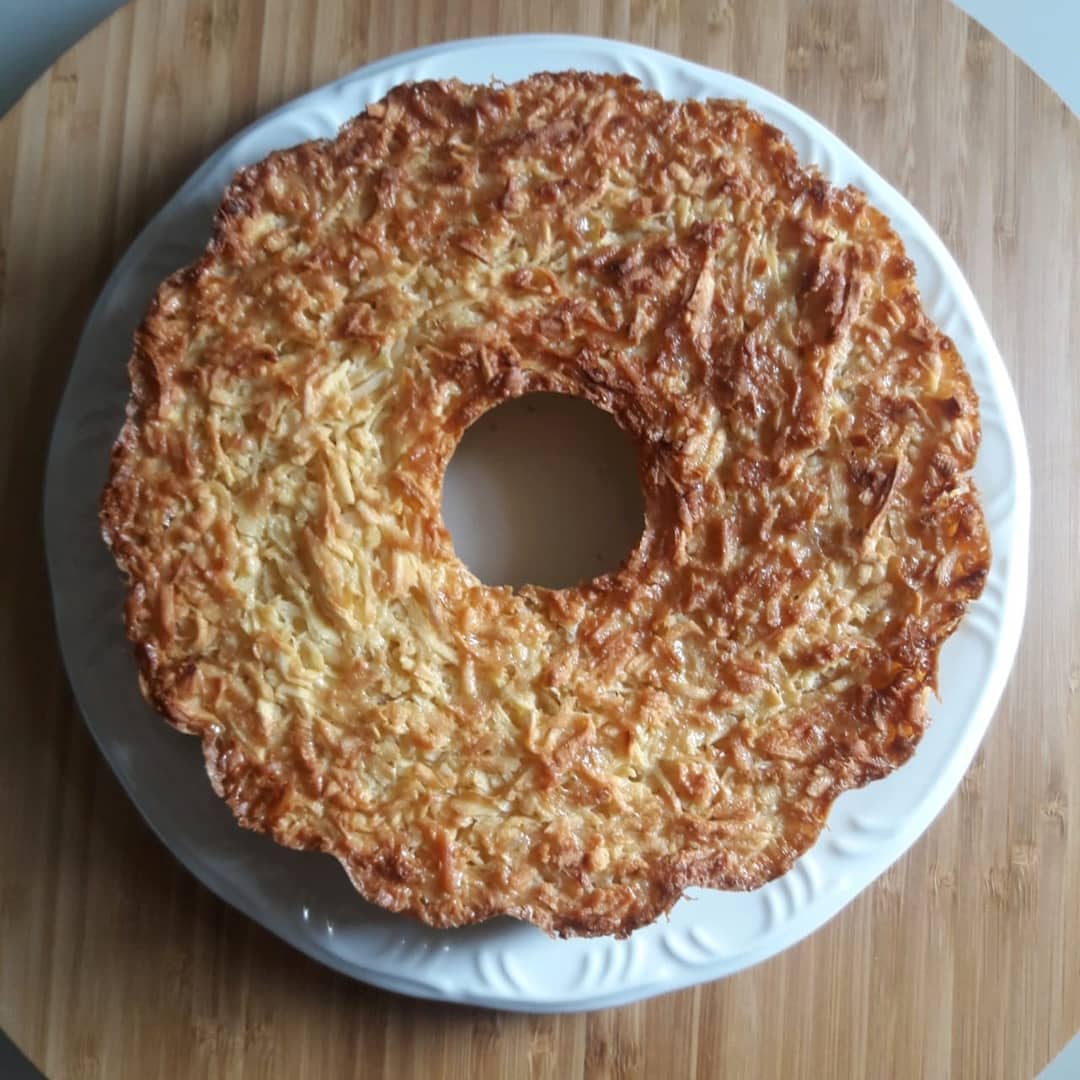 Bolo de mandioca ralada