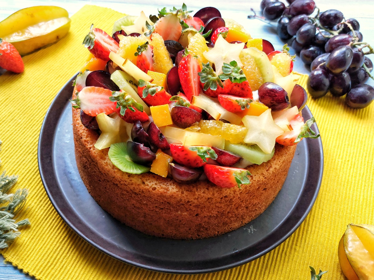 Bolo tropical simples com frutas - Receiteria