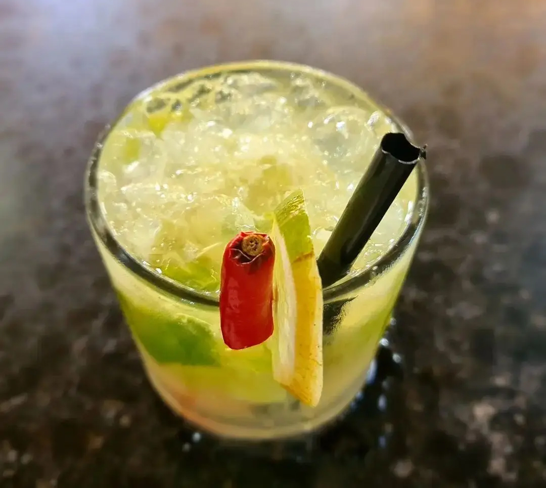 Caipirinha de limão e pimenta - Receiteria