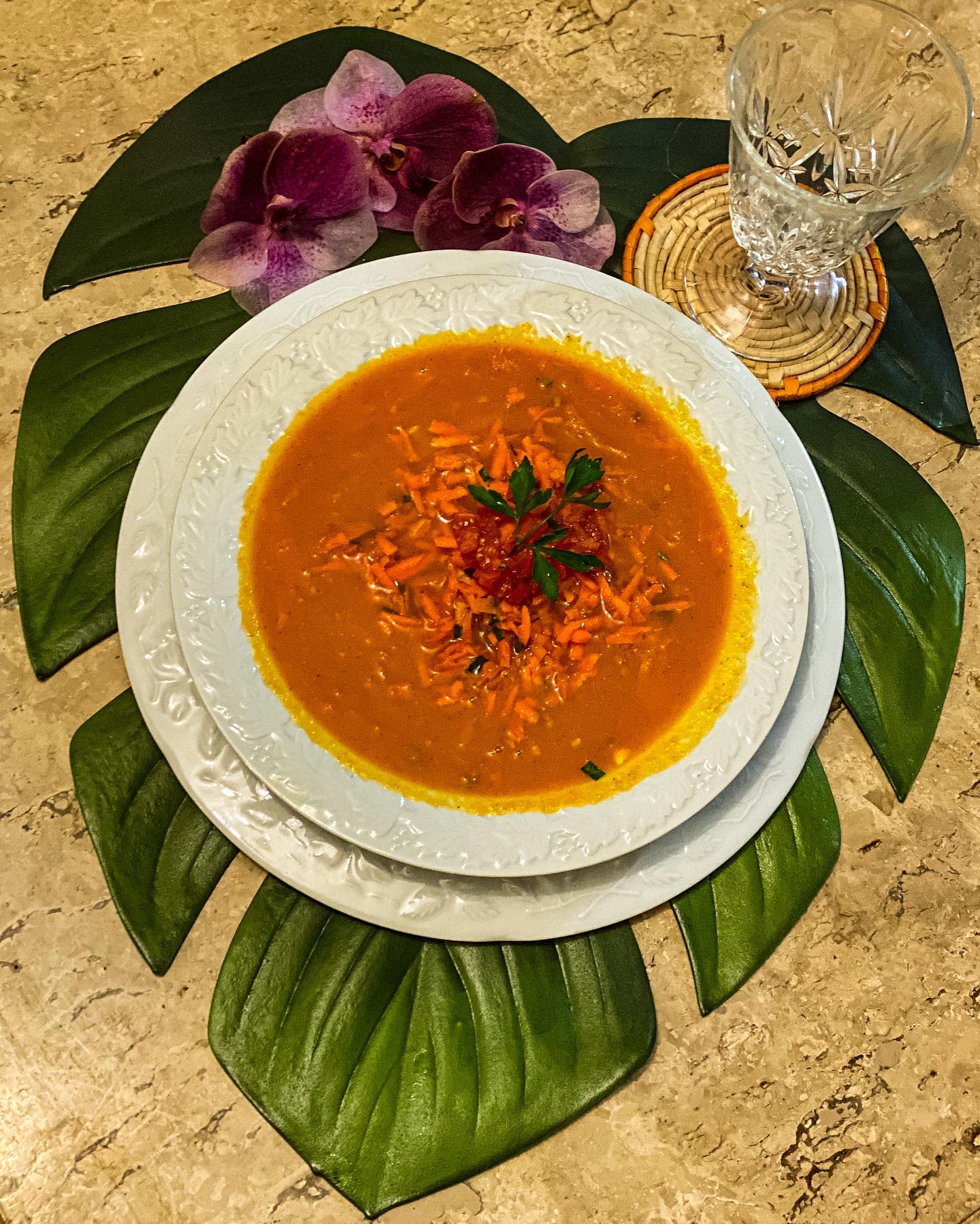 Caldo detox de cenoura com tomate - Receiteria