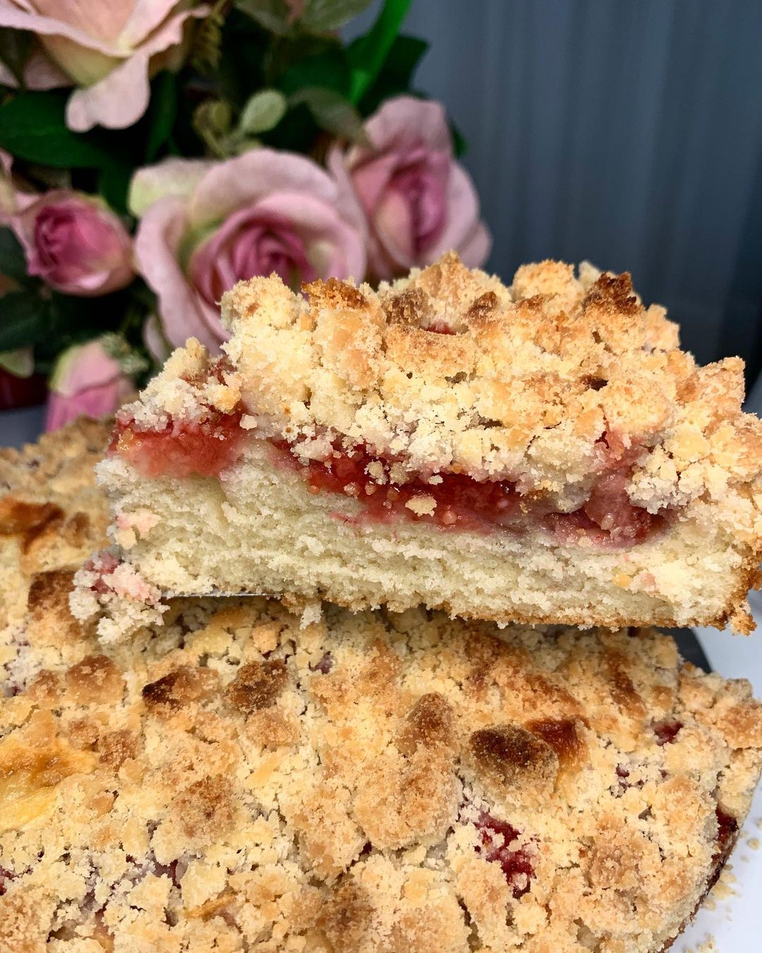 Cuca de morango com cereja e nata - Receiteria