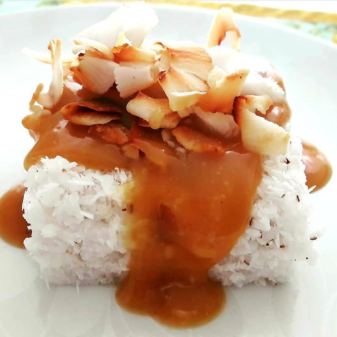 Cuscuz de tapioca com caramelo de coco - Receiteria