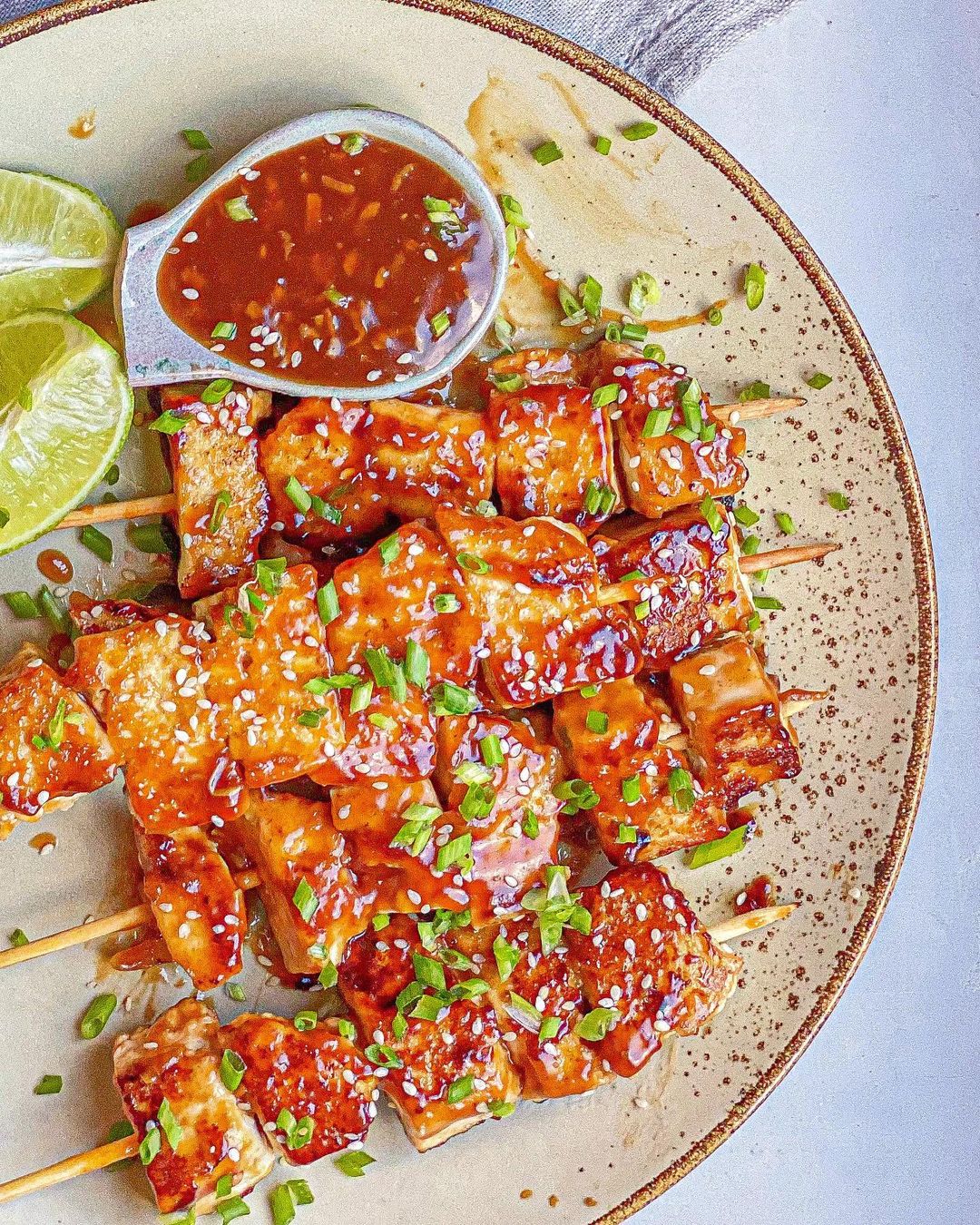 Espetinho de tofu ao molho asiático - Receiteria