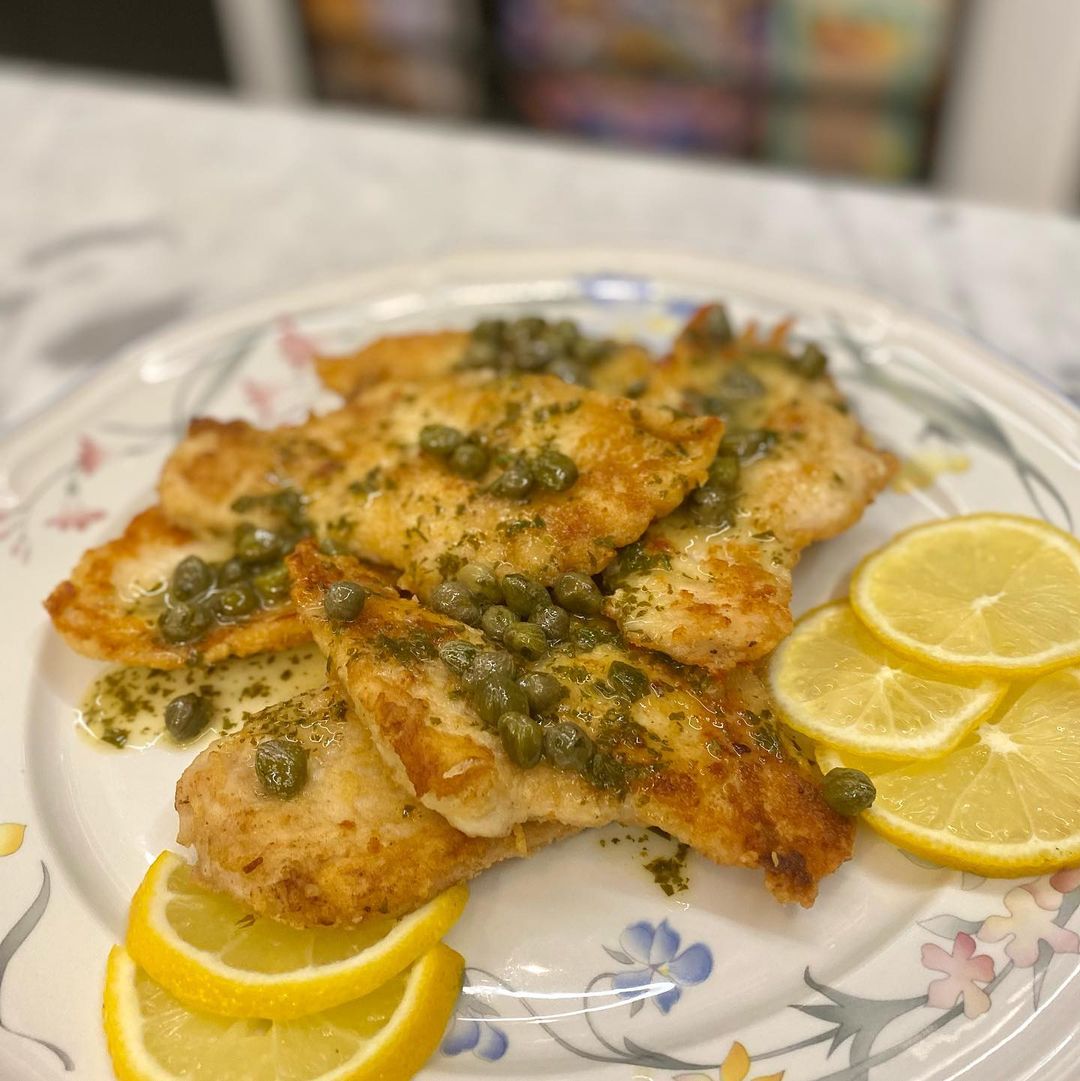 Filé de frango com molho de limão e alcaparras - Receiteria