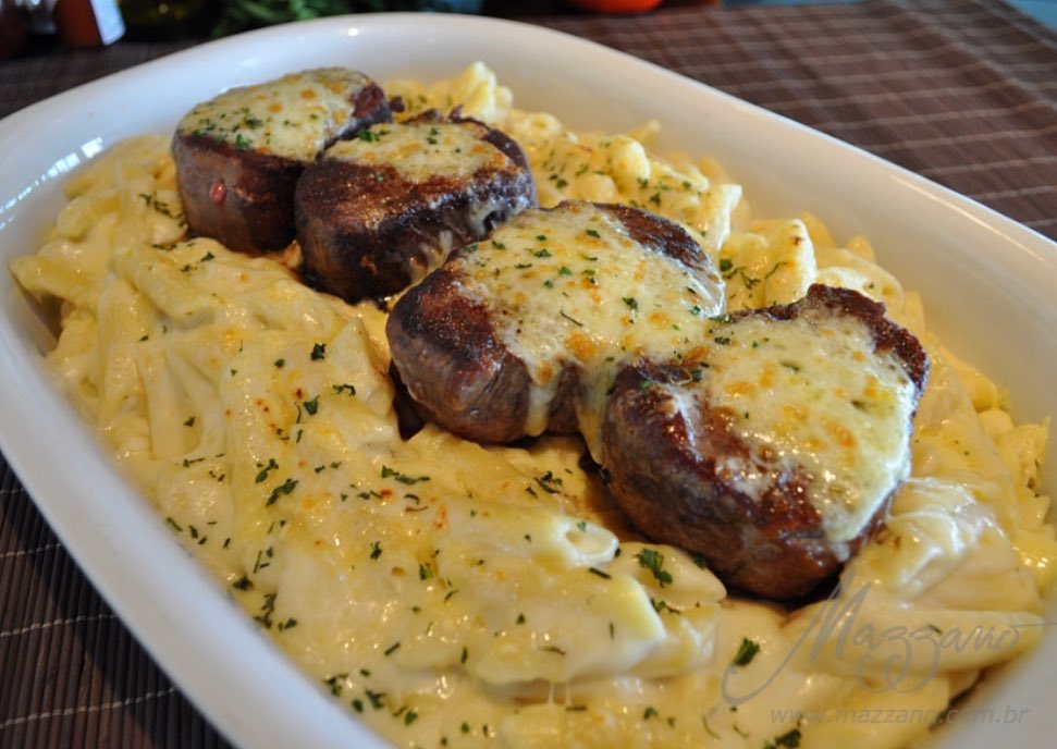 Filé mignon ao molho 4 queijos