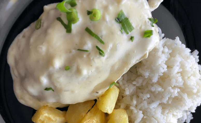 Frango com creme de leite simples e muito gostoso