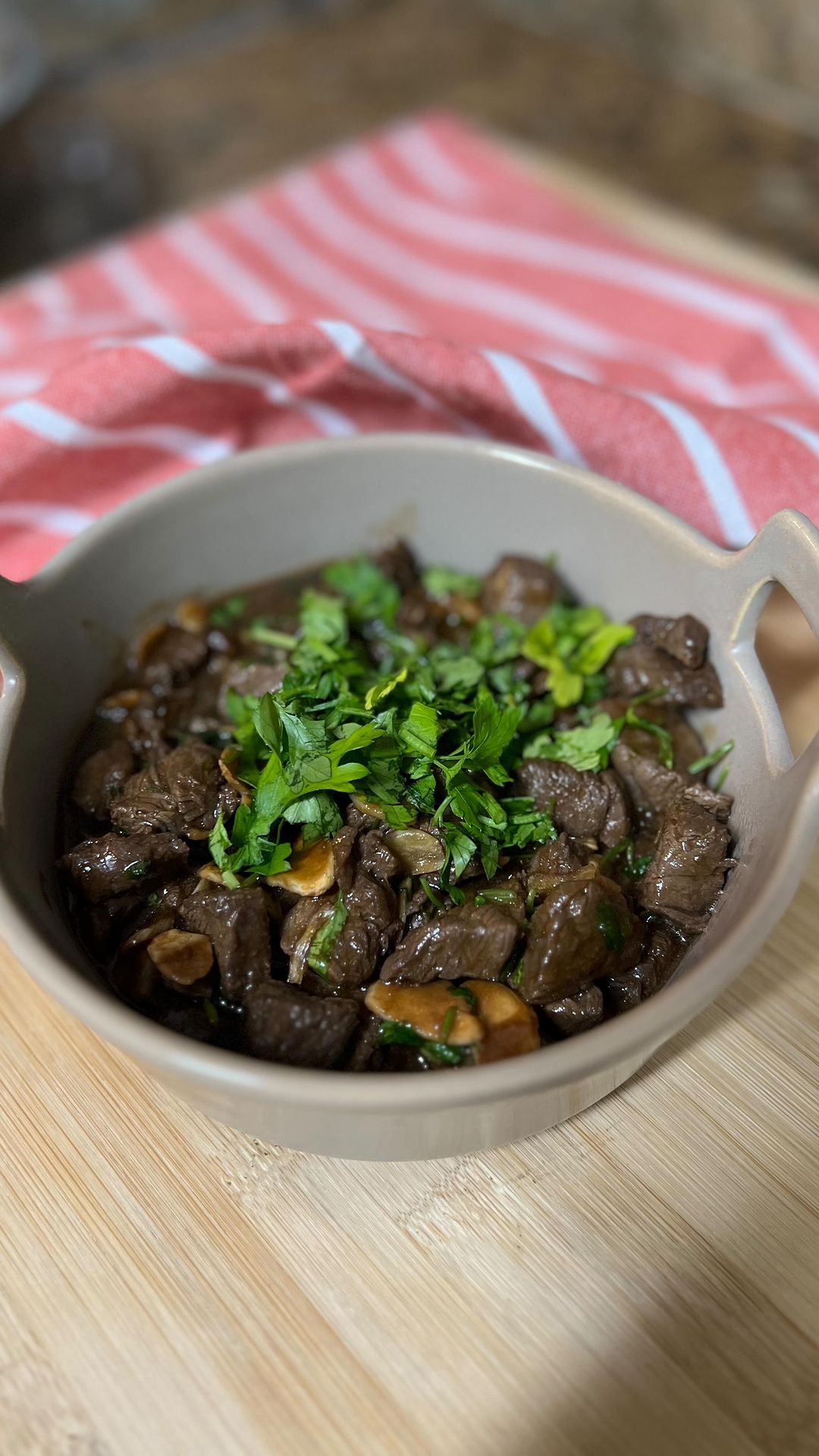 Iscas de filé mignon com shoyu - Receiteria