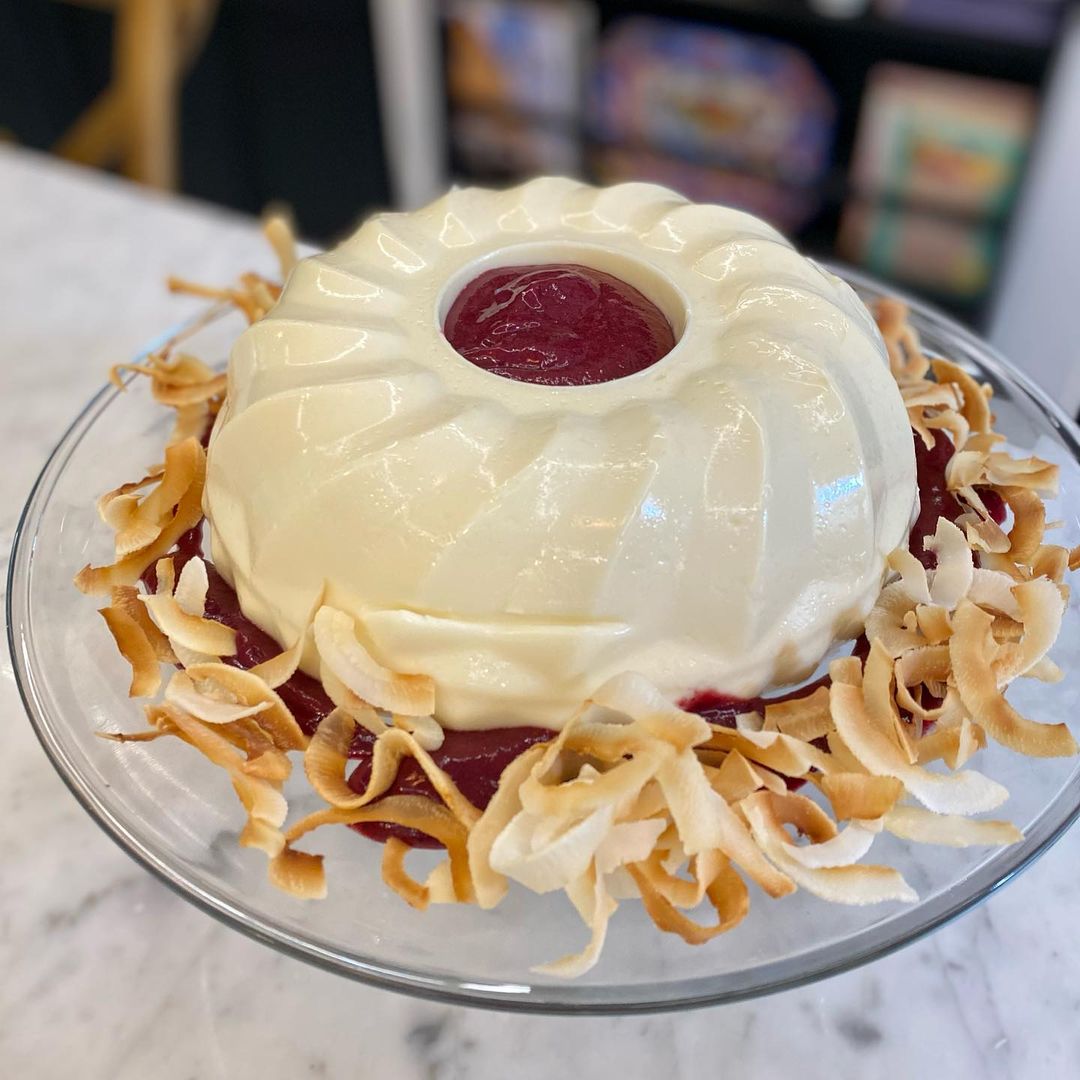 Manjar branco com calda de caramelo rosso - Receiteria