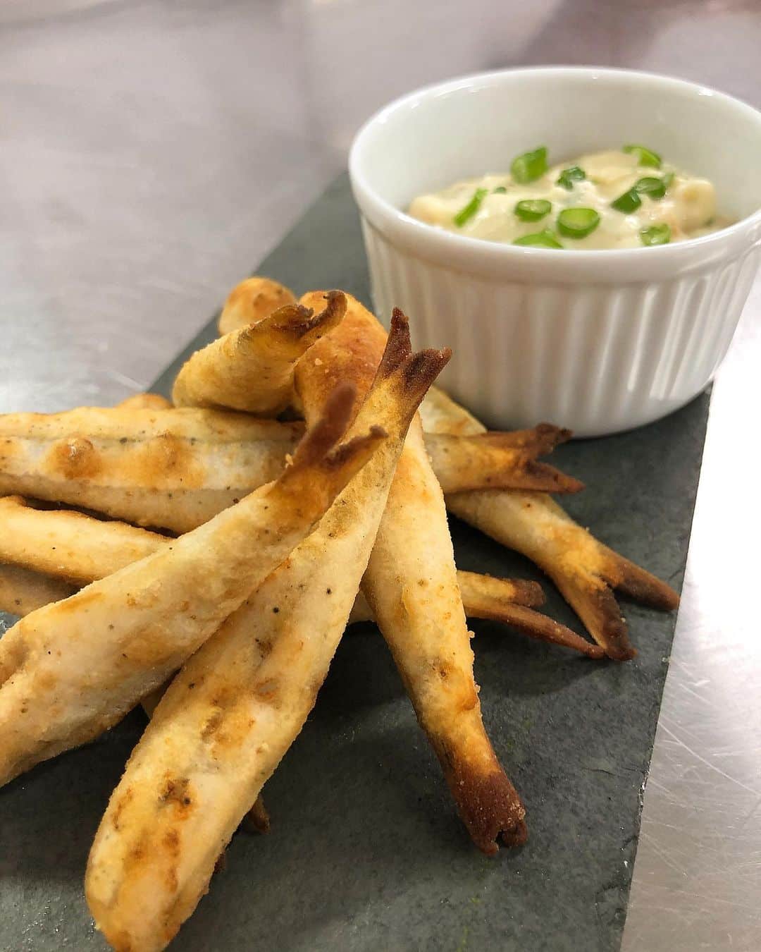 Manjubinha com maionese de alho - Receiteria