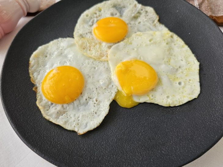 Como fazer um ovo frito perfeito