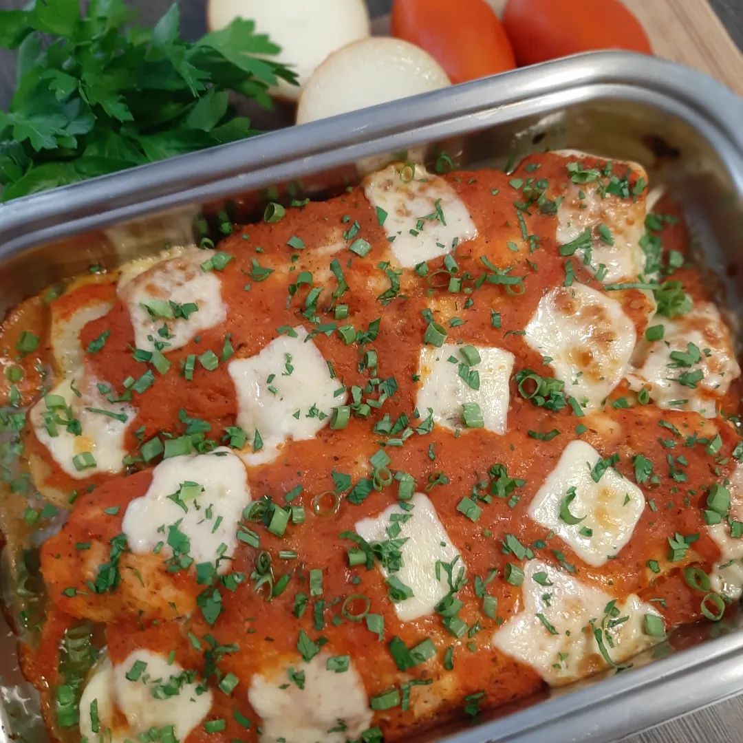 Peixe assado com molho de tomate e batata - Receiteria