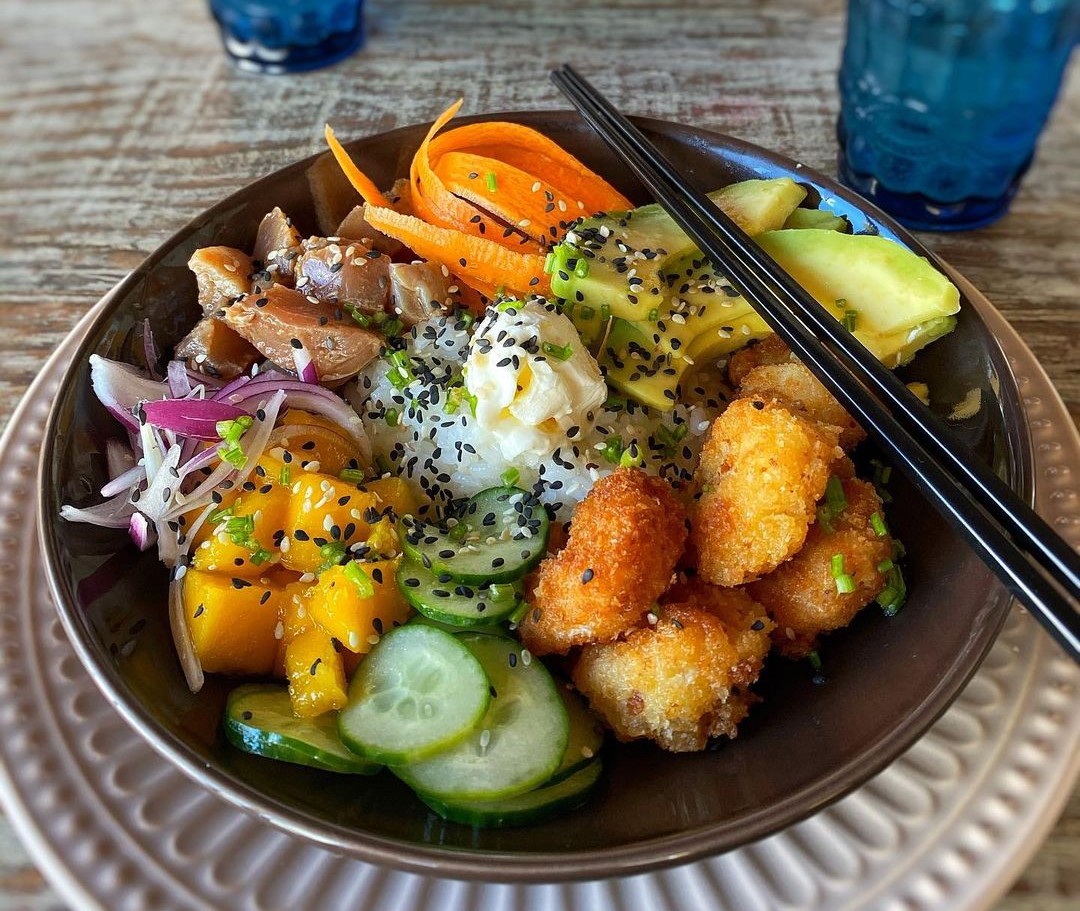 Poke com camarão empanado - Receiteria