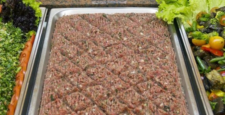 10 receitas de kibe cru para você se sentir no Oriente Médio