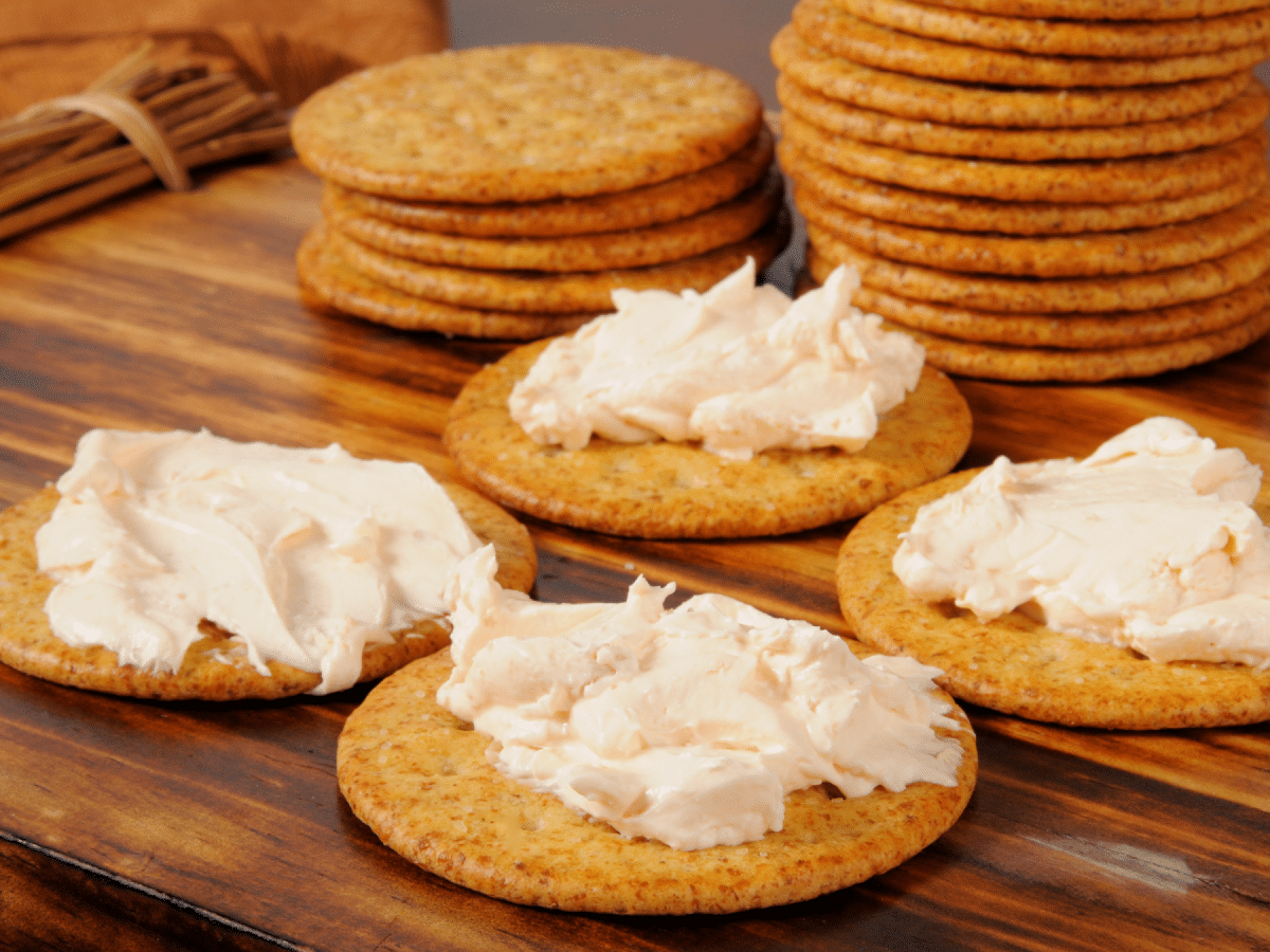 5 receitas com cream cracker que vão te fazer amar essa bolacha