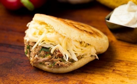 10 receitas de arepas para um lanche diferenciado e latino