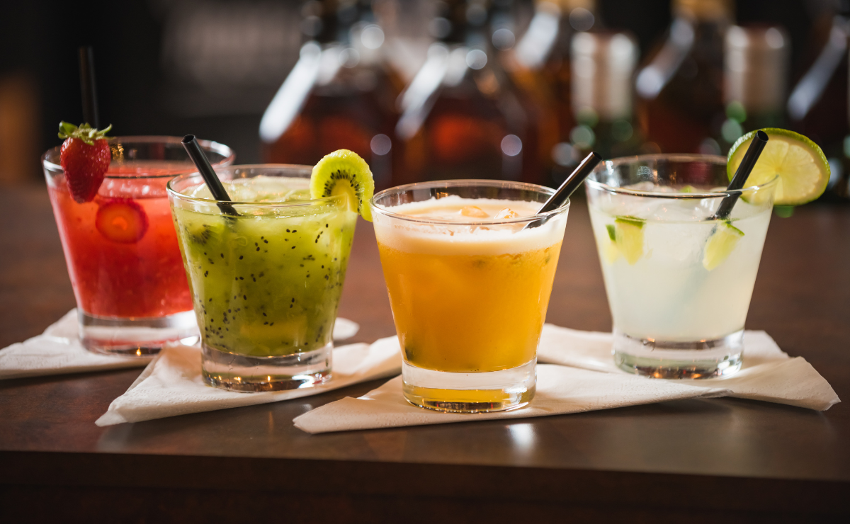 13 receitas de caipifruta para ir além da pinga e do limão