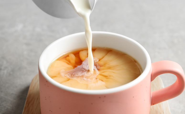 13 receitas de chá com leite com o autêntico sabor da Inglaterra