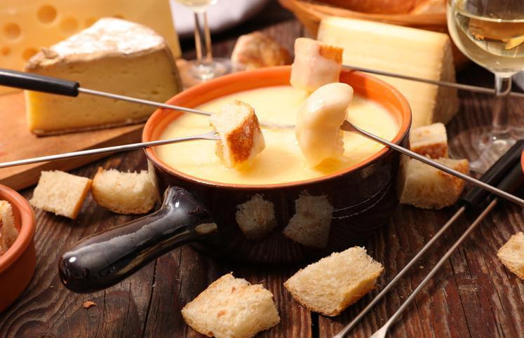 13 receitas de fondue que vão aquecer o coração