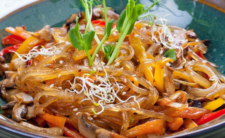 7 receitas de japchae para uma comida coreana muito saborosa
