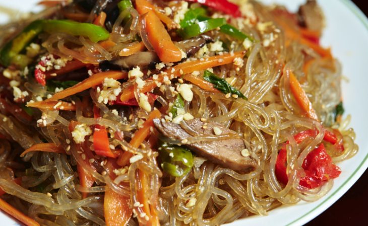 7 receitas de japchae para uma comida coreana muito saborosa