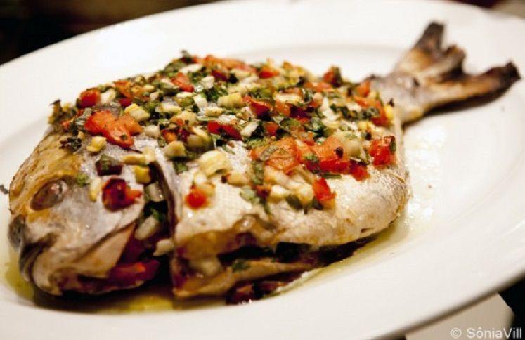59 receitas de peixe assado que vão fazer você ir correndo à peixaria