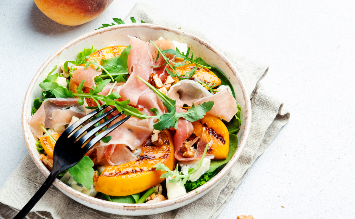 36 receitas de saladas diferentes para colorir suas refeições