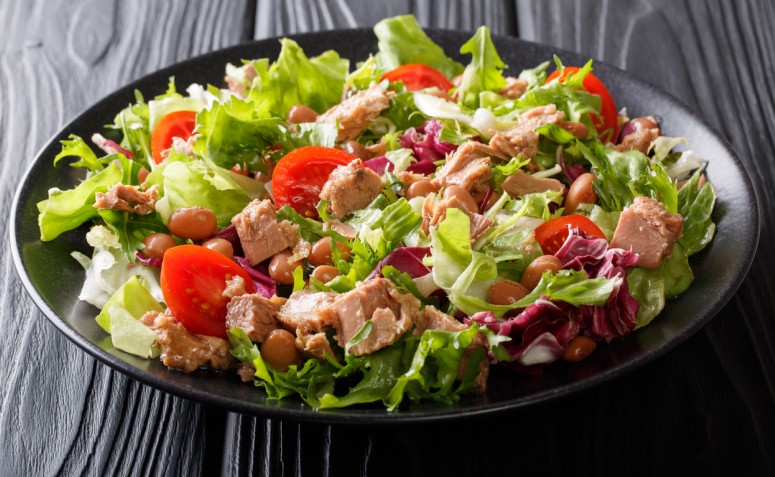 17 receitas de salada de atum que são práticas, leves e saudáveis