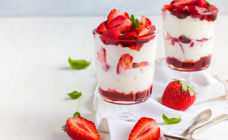 44 receitas de sobremesas de morango com leite condensado