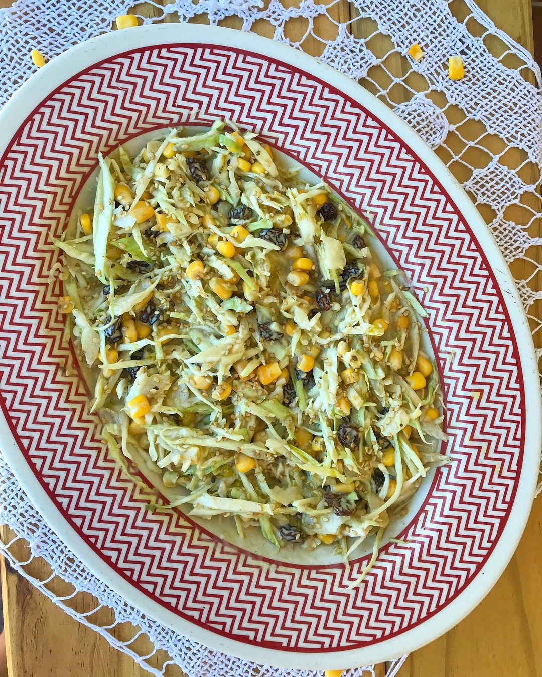 Salada de repolho cremosa vegana - Receiteria