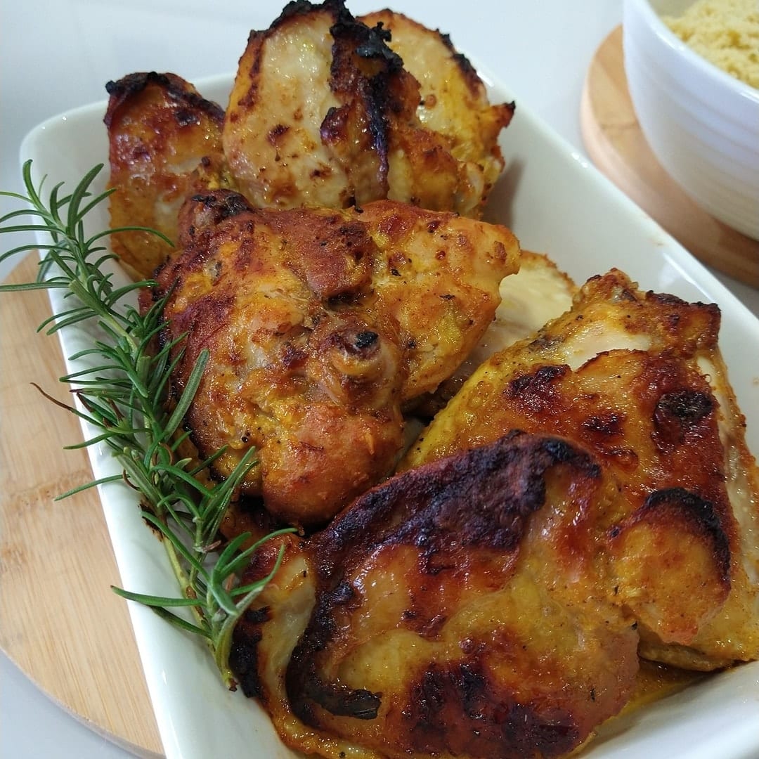 Sobrecoxa assada com mel e alho - Receiteria