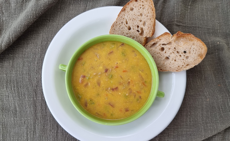 Sopa de inhame com carne