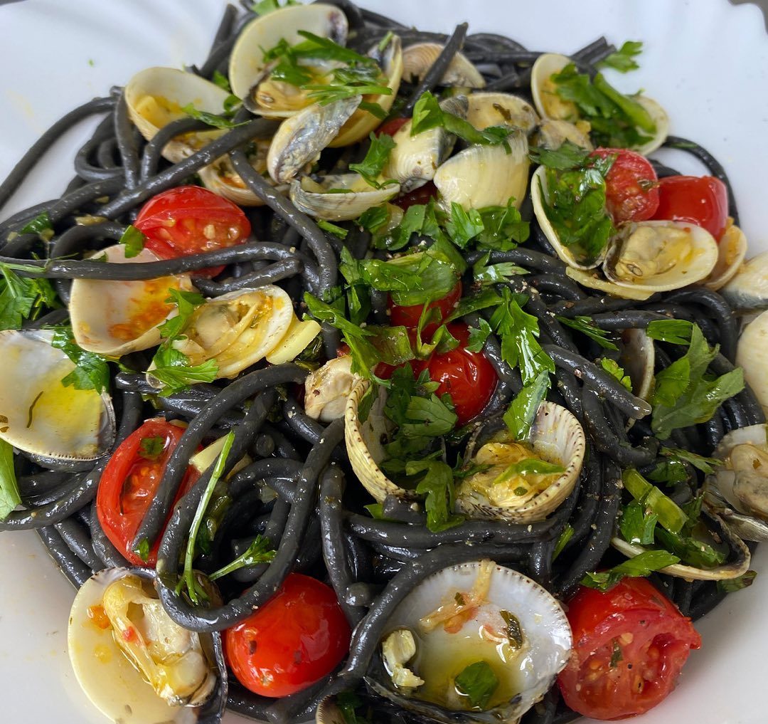 Spaghetti negro com vôngole - Receiteria
