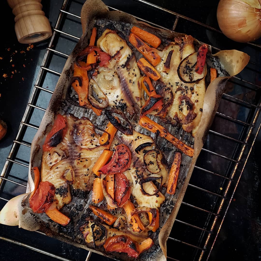 Tilápia assada com legumes - Receiteria