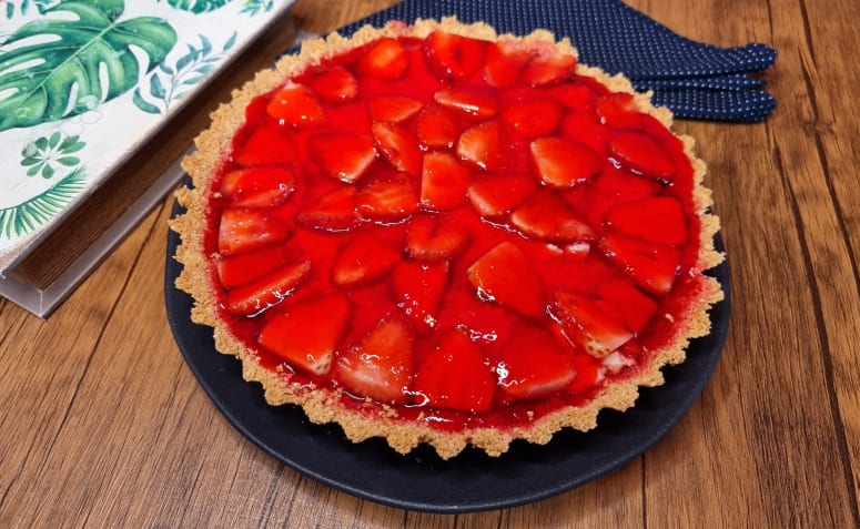 Torta de morango simples: uma sobremesa linda e deliciosa